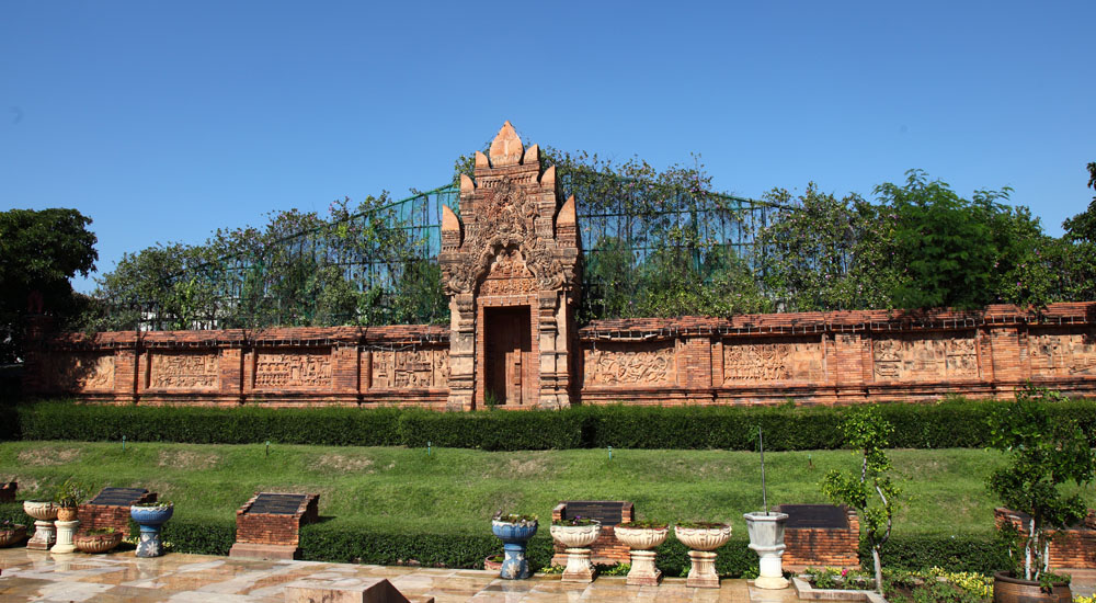 チャーム・ティーウィーの像（チャーマ・ティーウィー）Cham Thewi Monument - ランプーン Lamphun - タイ北部 ...