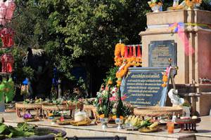 チャーム・ティーウィーの像（チャーマ・ティーウィー）Cham Thewi Monument - ランプーン Lamphun - タイ北部 ...